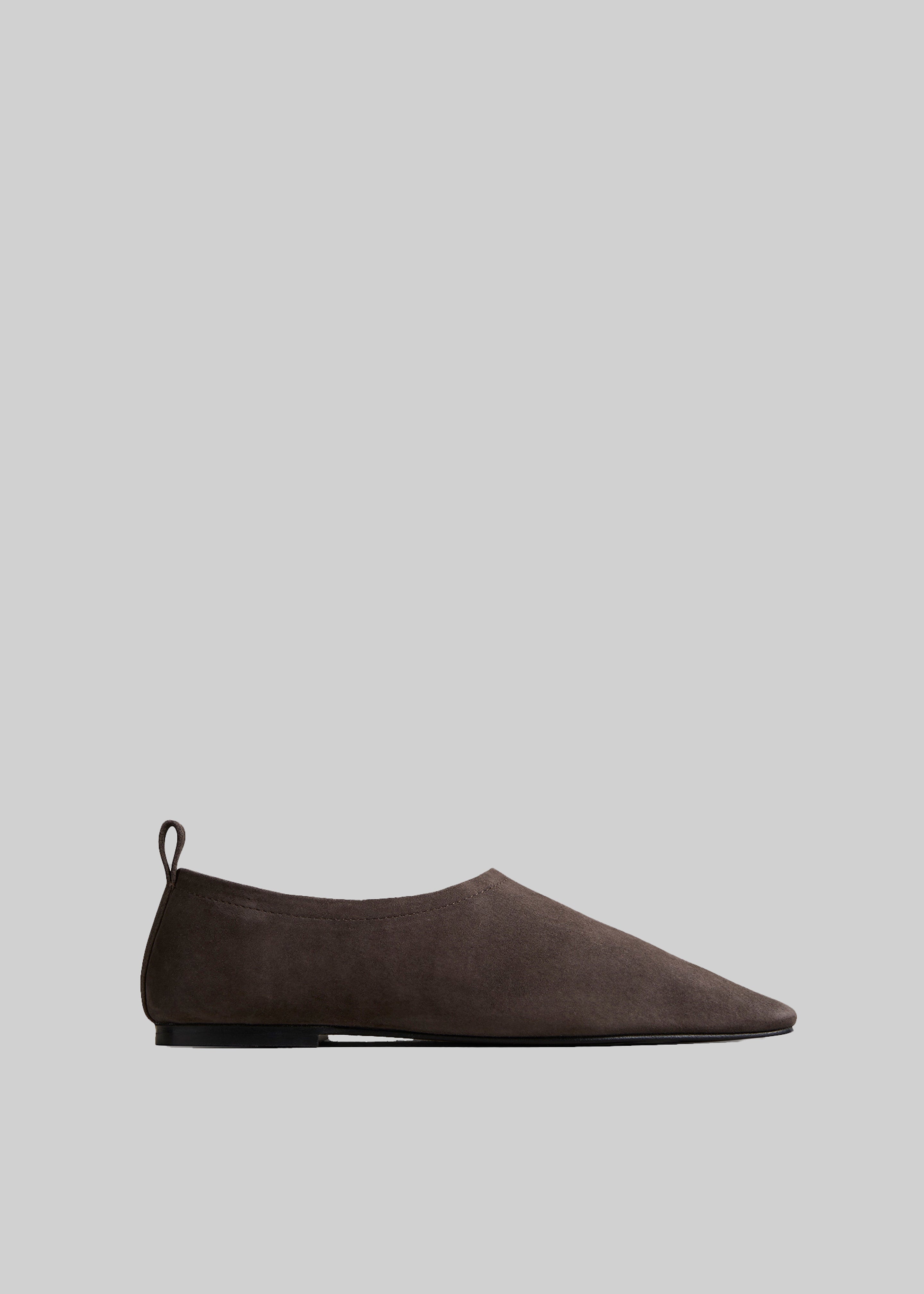 A.Emery Pia Flats - Mulch Suede – The Frankie Shop Europe